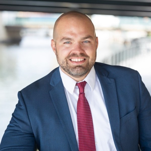Alex Hinze joins Ixonia Bank as Vice President of Commercial Lending ...